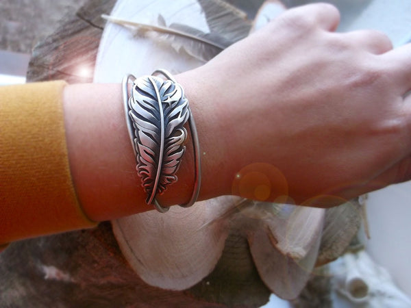 The Feather Cuff Bracelet – Lilyblonde